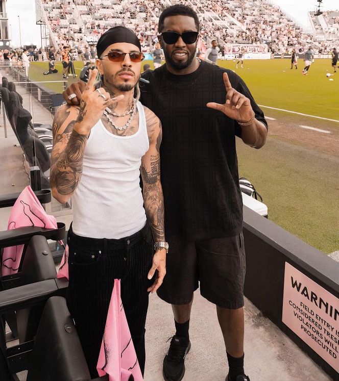 ¡Estas fotografías vinculan a Diddy con cientos de artistas latinos ...