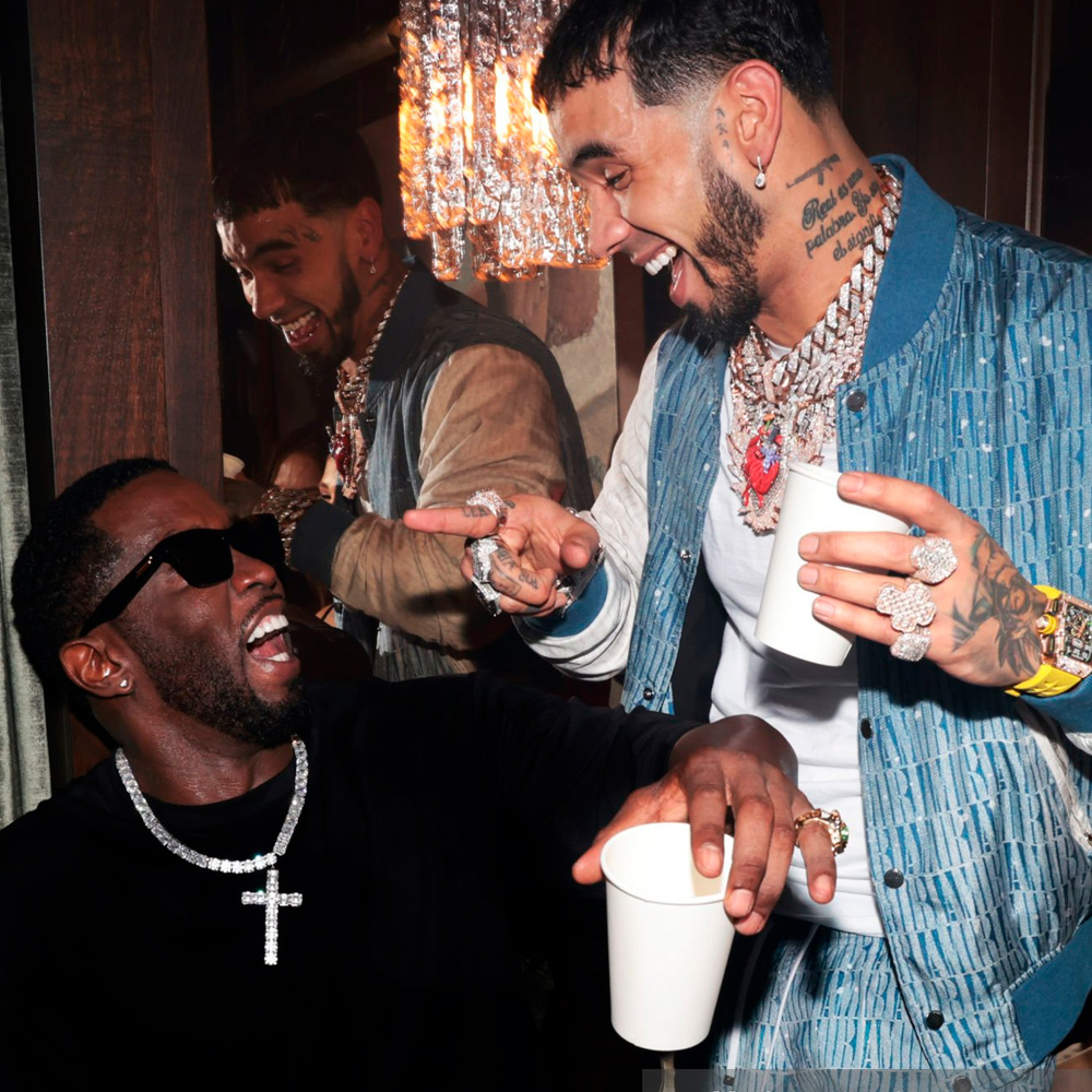 ¡Estas fotografías vinculan a Diddy con cientos de artistas latinos ...